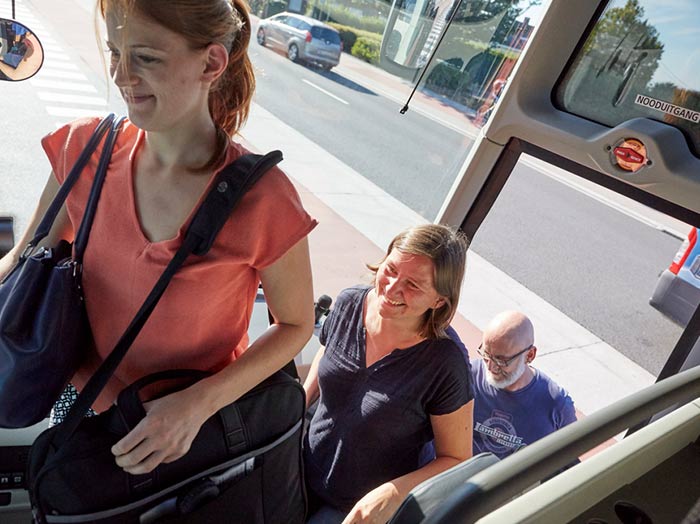 Commuting with the office bus | Colruyt Group